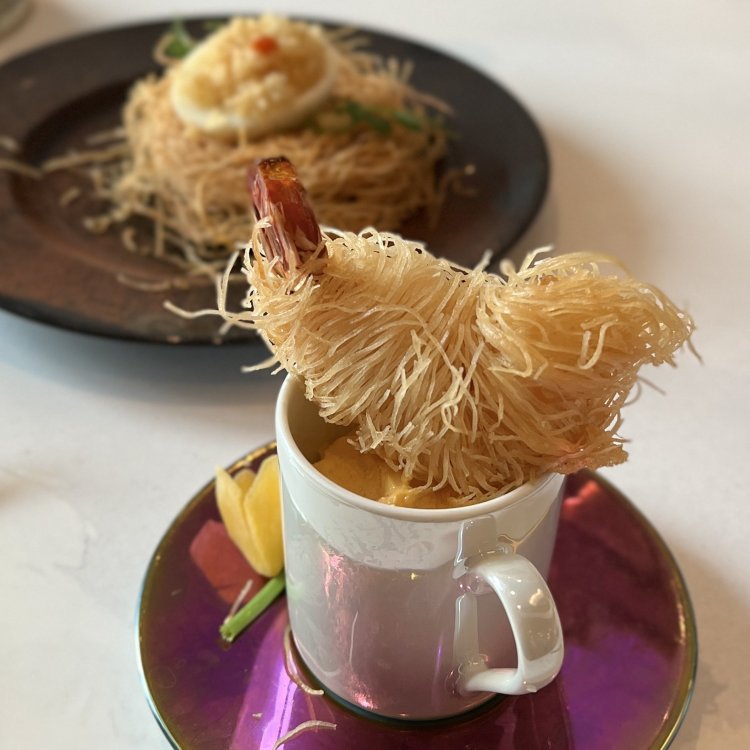 How does the Wonderland menu work? - Royal Caribbean Dining - Royal ...