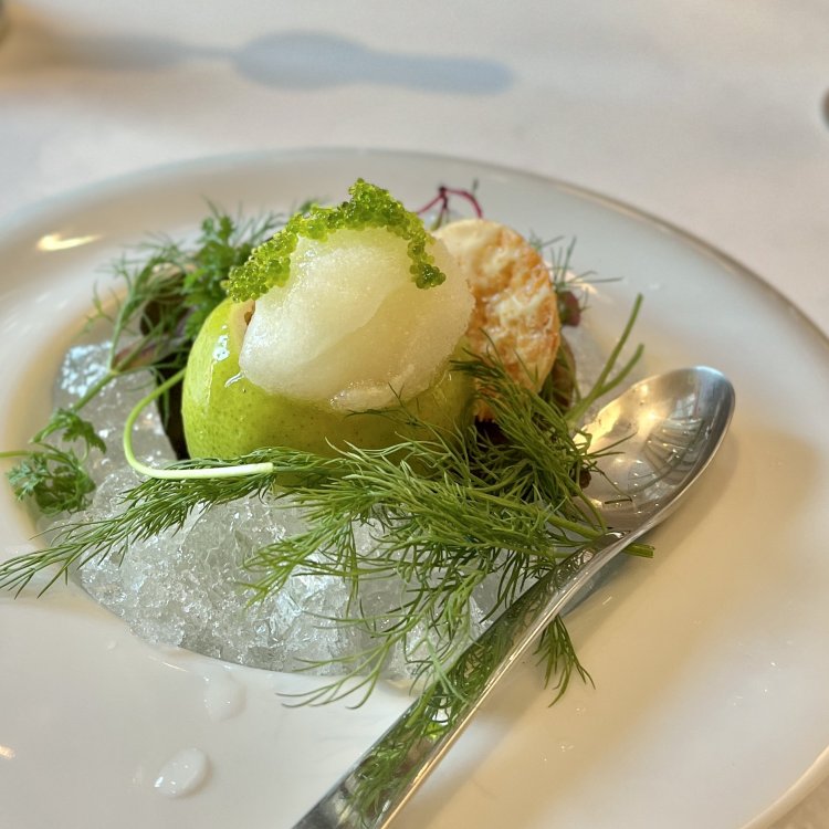 How does the Wonderland menu work? - Royal Caribbean Dining - Royal ...