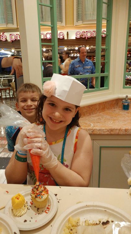 Sprinkle Time Cupcake Decorating Class - Royal Caribbean Discussion ...