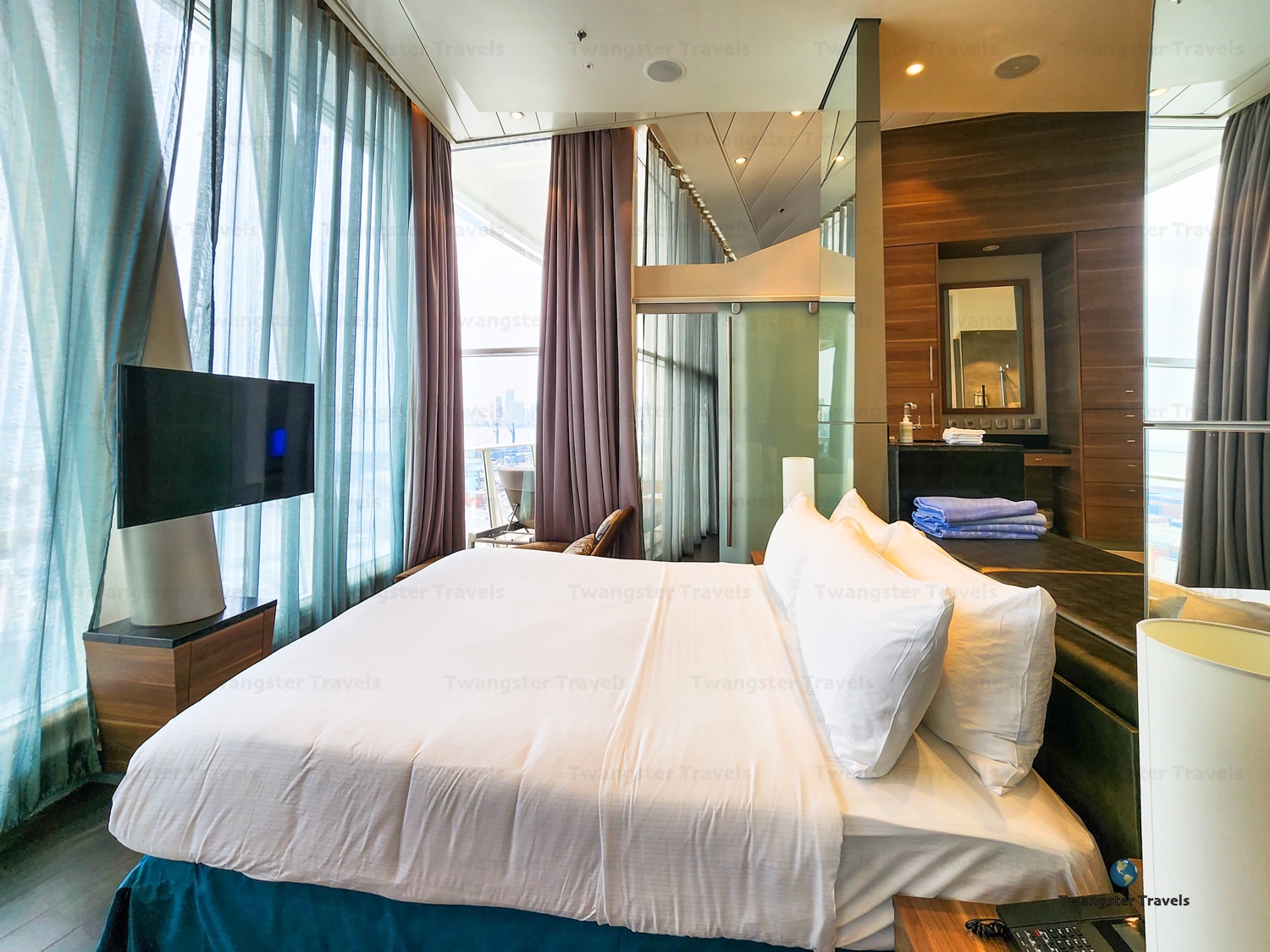 Stratosphere Oasis Suite Review