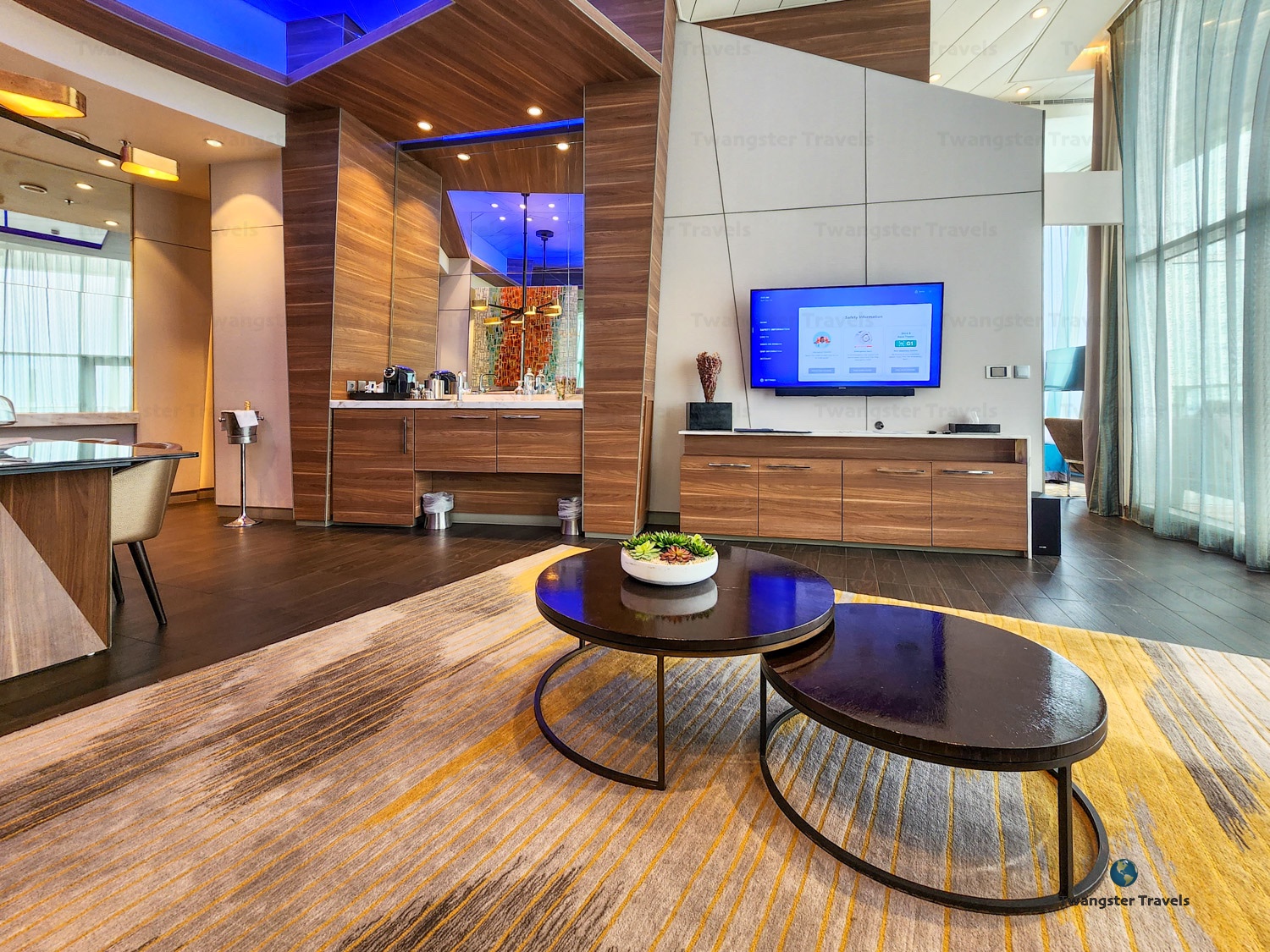 Stratosphere Oasis Suite Review