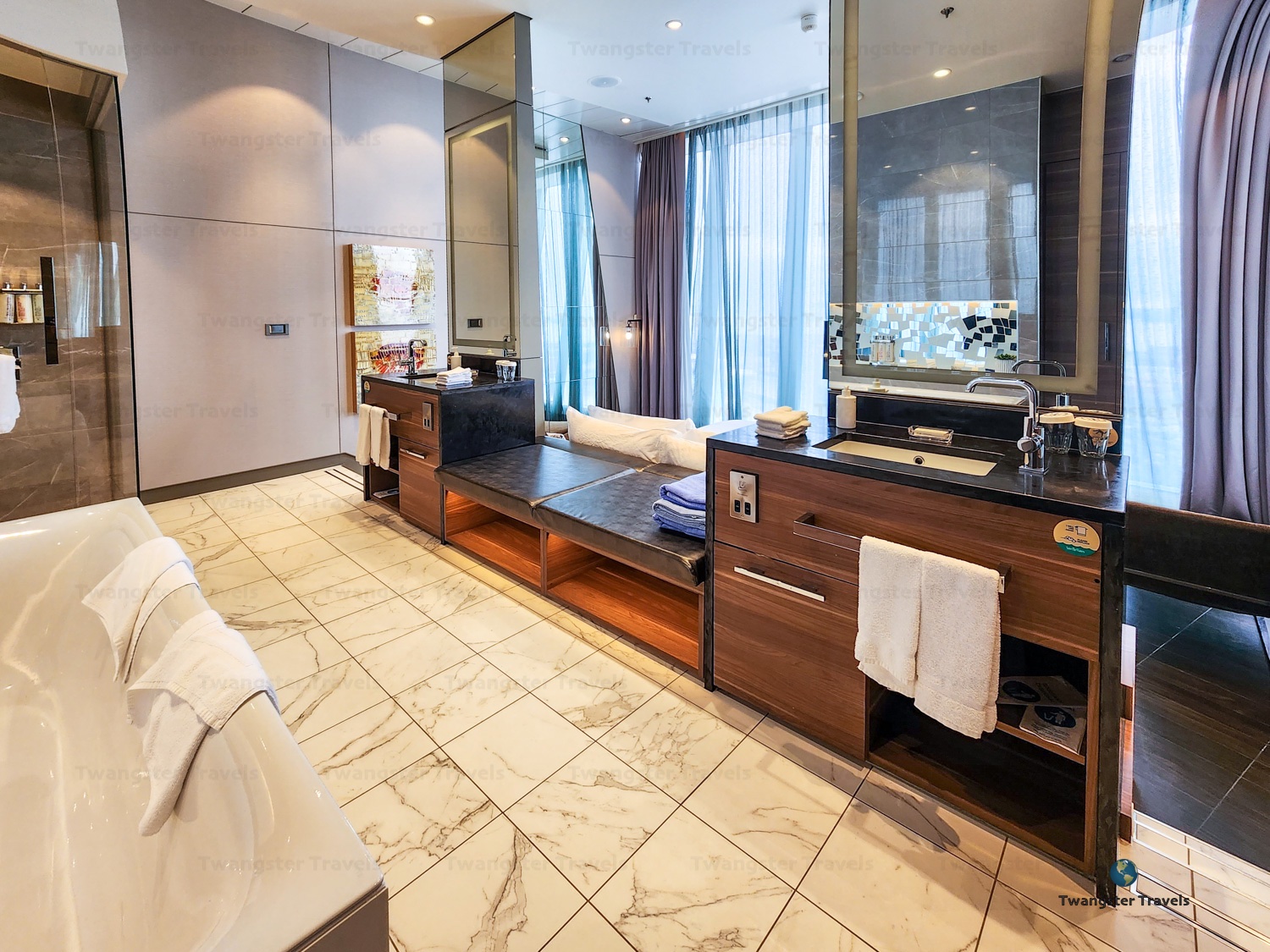 Stratosphere Oasis Suite Review