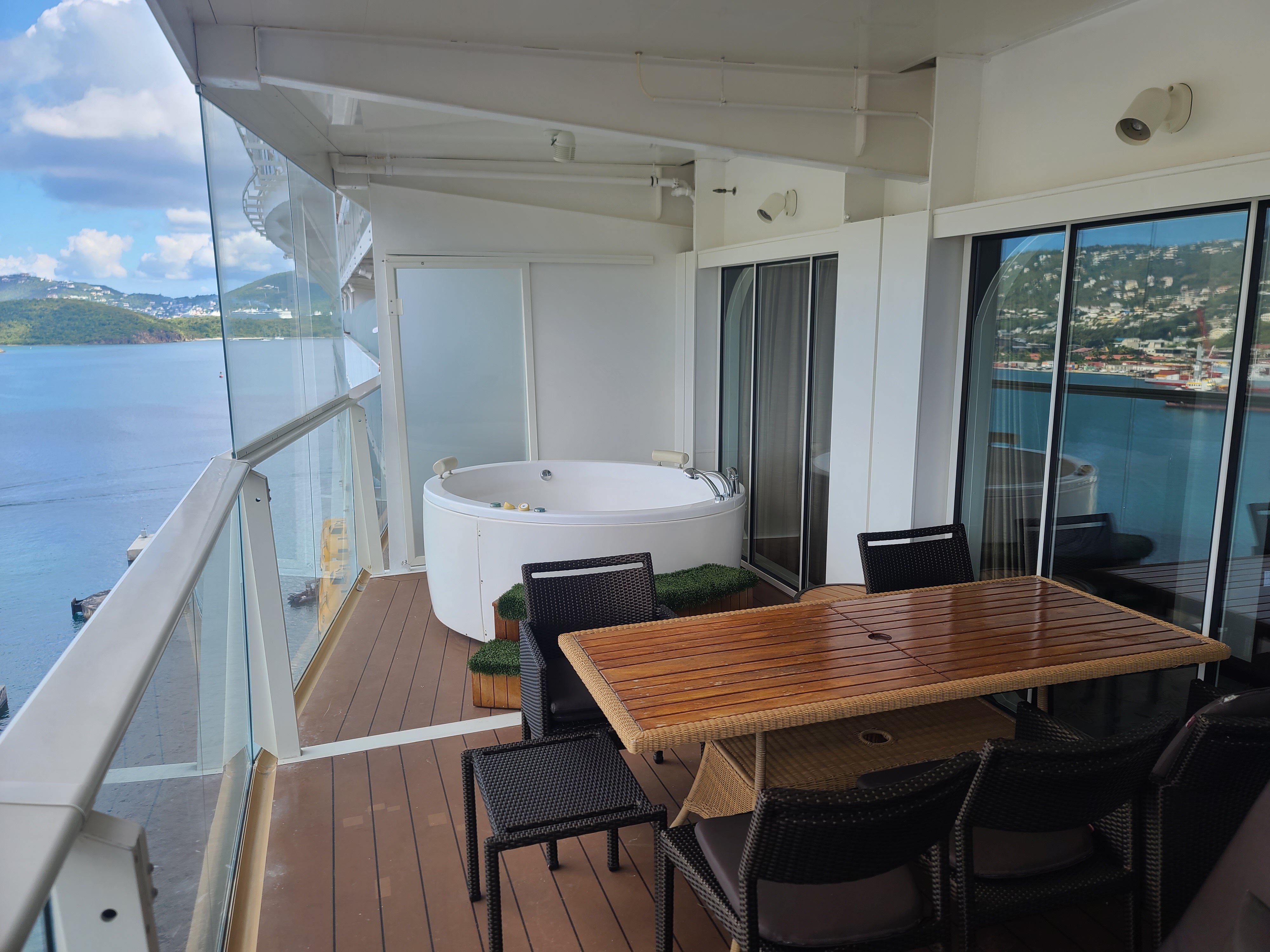 Ships/staterooms with balcony bathtub - Royal Caribbean Discussion ...
