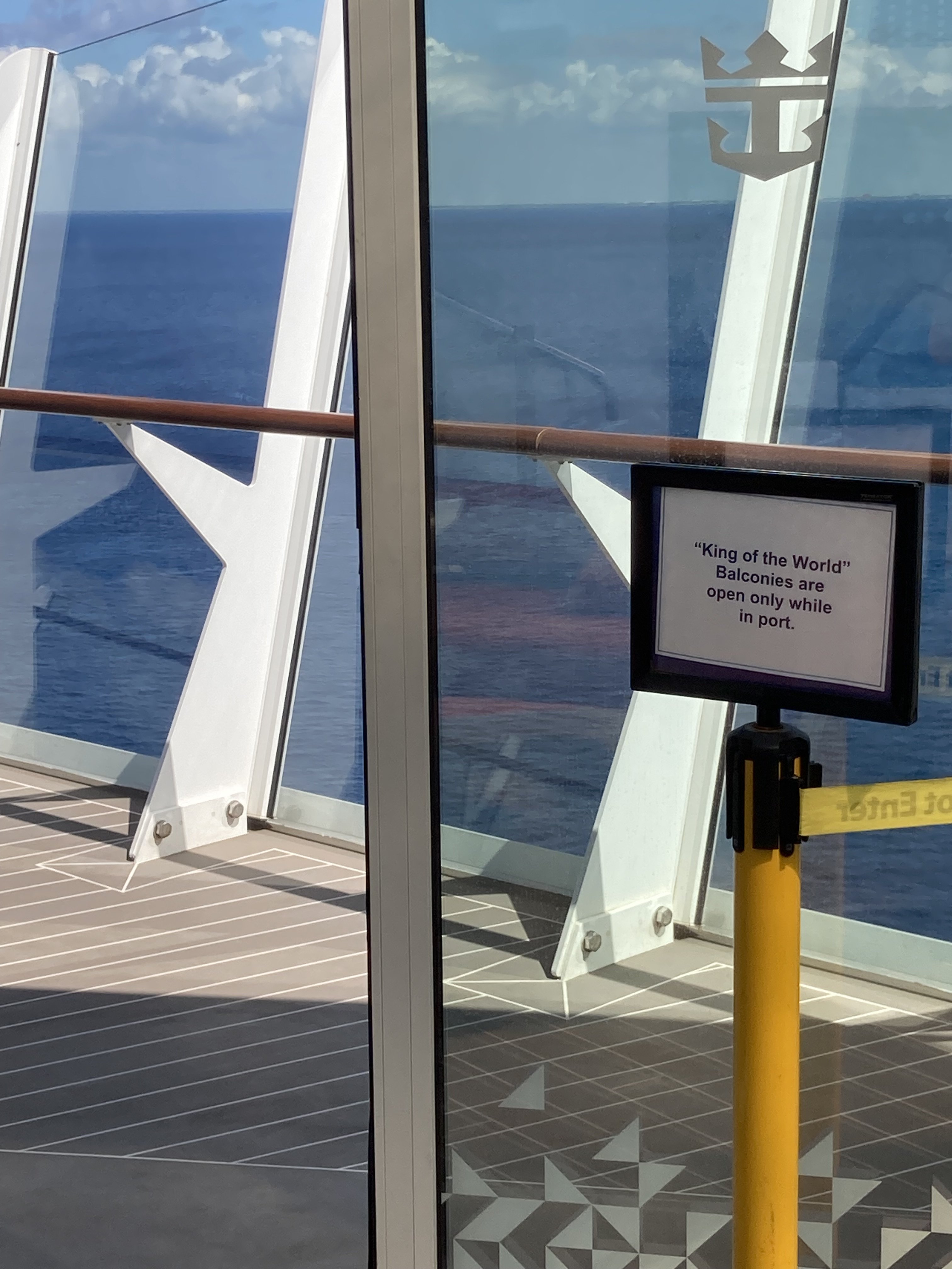 WONDERing about D+, Roatan, and how my wife has put up with me for 22 ...