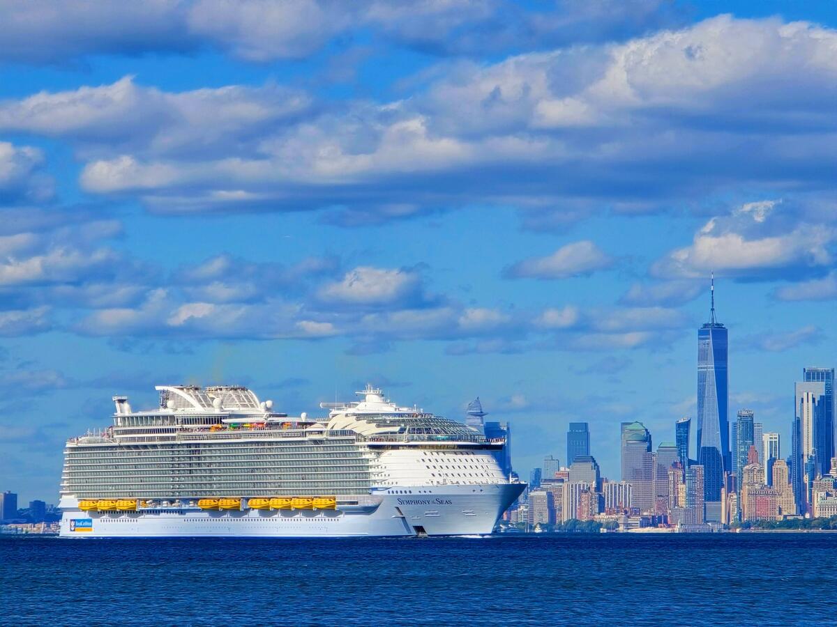 Royal Caribbean cruise ship stuck in New York Harbor because of ...